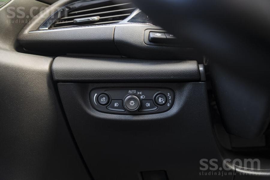 Grey Opel Insignia 2021 in Riga, with an engine capacity of 2.00 L and mileage of 945 thousand km for 17500 €, photo 10 on AUTOMOTO.COM.LV