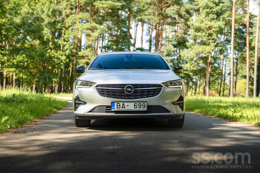 Grey Opel Insignia 2021 in Riga, with an engine capacity of 2.00 L and mileage of 945 thousand km for 17500 €, photo 18 on AUTOMOTO.COM.LV