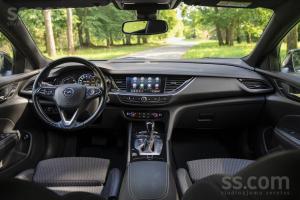 Grey Opel Insignia 2021 in Riga, with an engine capacity of 2.00 L and mileage of 945 thousand km for 17500 €, photo 21 on AUTOMOTO.COM.LV