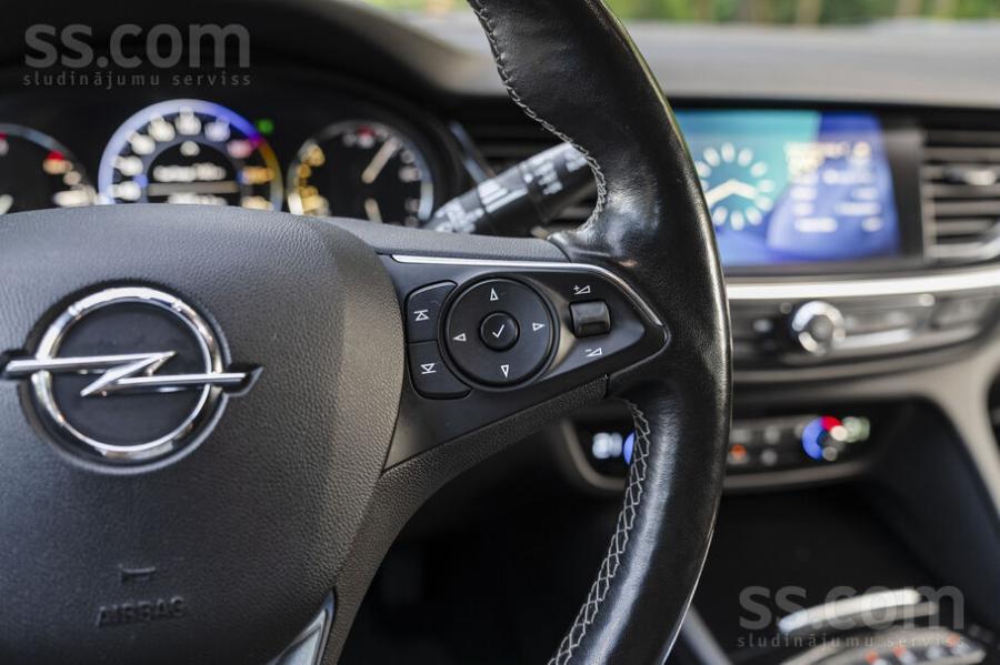 Grey Opel Insignia 2021 in Riga, with an engine capacity of 2.00 L and mileage of 945 thousand km for 17500 €, photo 25 on AUTOMOTO.COM.LV