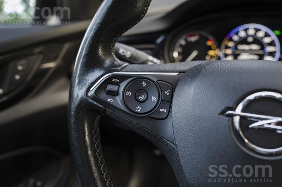 Grey Opel Insignia 2021 in Riga, with an engine capacity of 2.00 L and mileage of 945 thousand km for 17500 €, photo 26 on AUTOMOTO.COM.LV