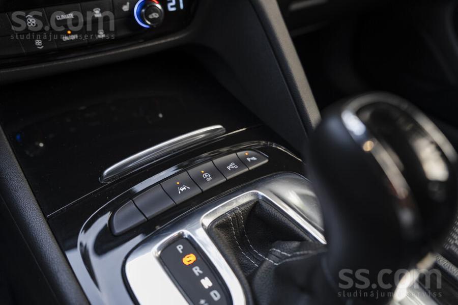 Grey Opel Insignia 2021 in Riga, with an engine capacity of 2.00 L and mileage of 945 thousand km for 17500 €, photo 32 on AUTOMOTO.COM.LV