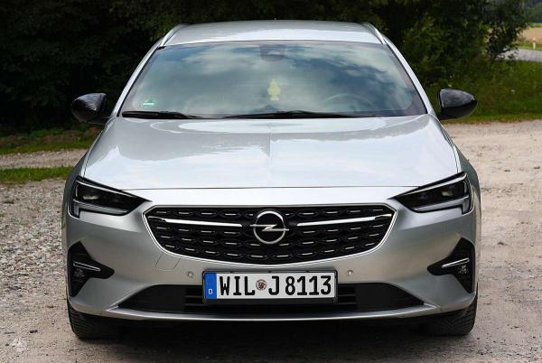 Grey Opel Insignia 2021 in Kretinga, with an engine capacity of 1.96 L and mileage of 89 thousand km for 12999 €, photo 5 on AUTOMOTO.COM.LV