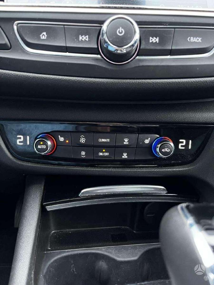 Grey Opel Insignia 2021 in Vilnius, with an engine capacity of 1.50 L and mileage of 117 thousand km for 10300 €, photo 12 on AUTOMOTO.COM.LV