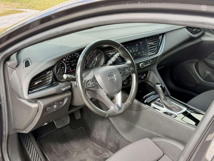 Grey Opel Insignia 2021 in Vilkaviskis, with an engine capacity of 1.96 L and mileage of 221 thousand km for 11500 €, photo 11 on AUTOMOTO.COM.LV