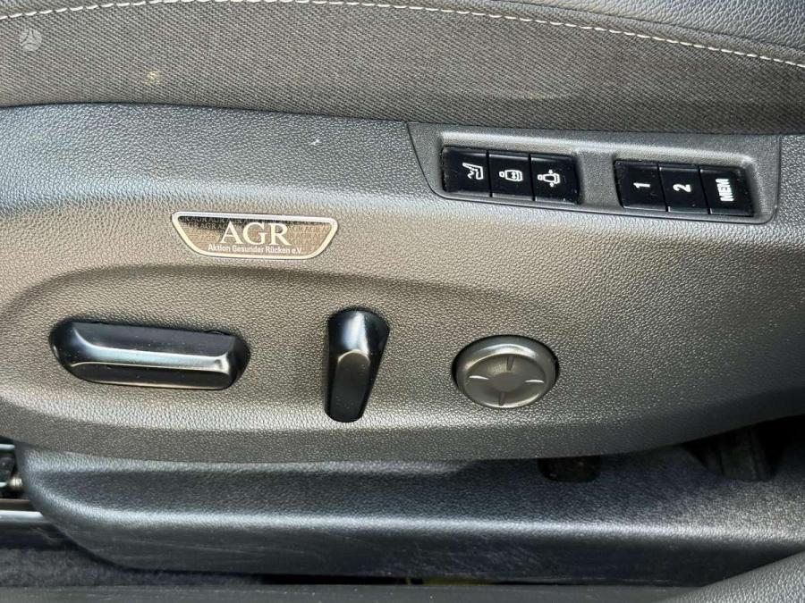Grey Opel Insignia 2021 in Vilkaviskis, with an engine capacity of 1.96 L and mileage of 221 thousand km for 11500 €, photo 19 on AUTOMOTO.COM.LV