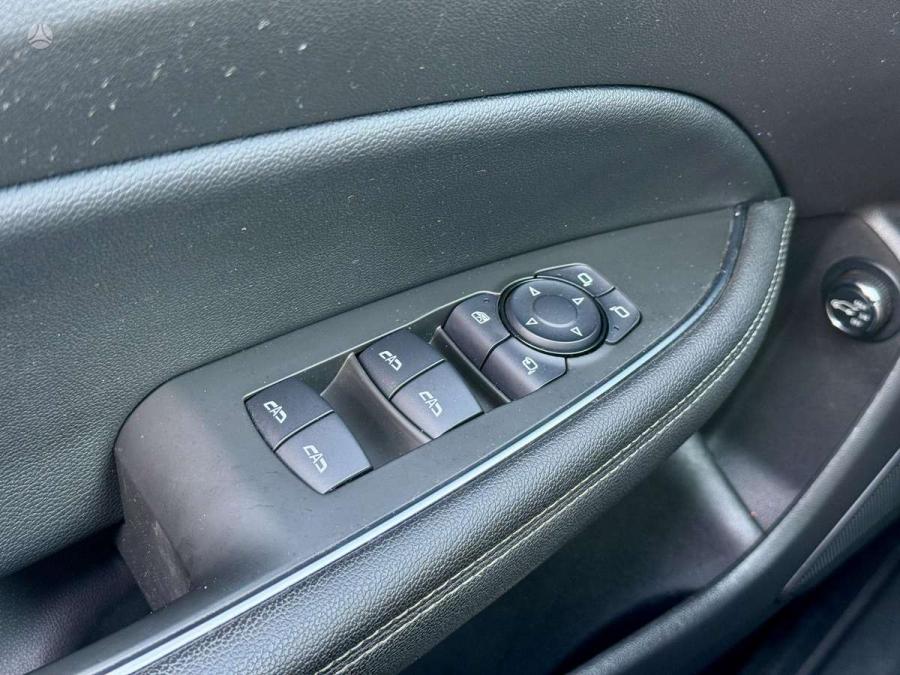 Grey Opel Insignia 2021 in Vilkaviskis, with an engine capacity of 1.96 L and mileage of 221 thousand km for 11500 €, photo 21 on AUTOMOTO.COM.LV