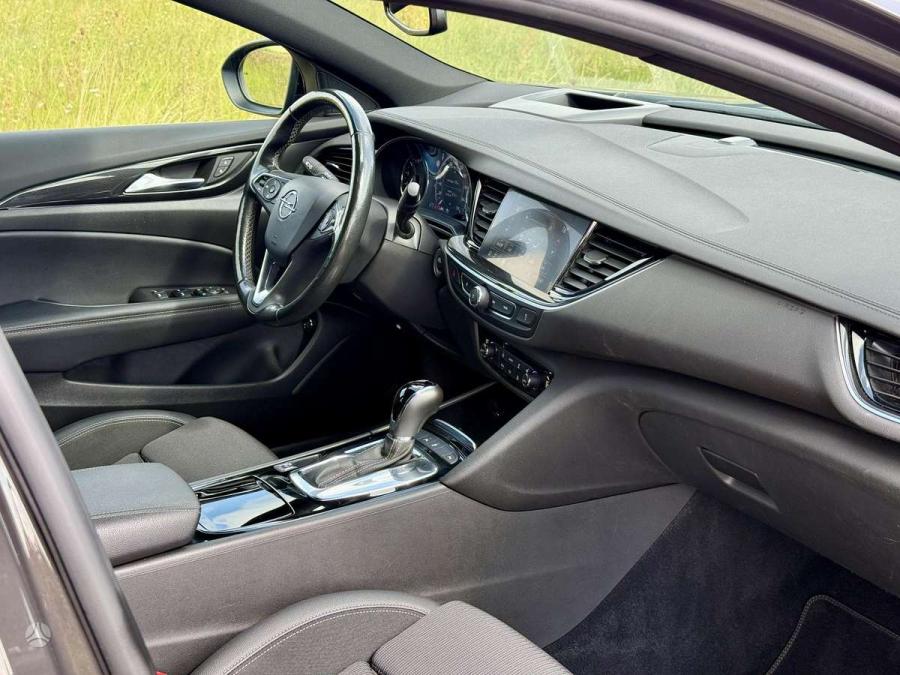 Grey Opel Insignia 2021 in Vilkaviskis, with an engine capacity of 1.96 L and mileage of 221 thousand km for 11500 €, photo 24 on AUTOMOTO.COM.LV
