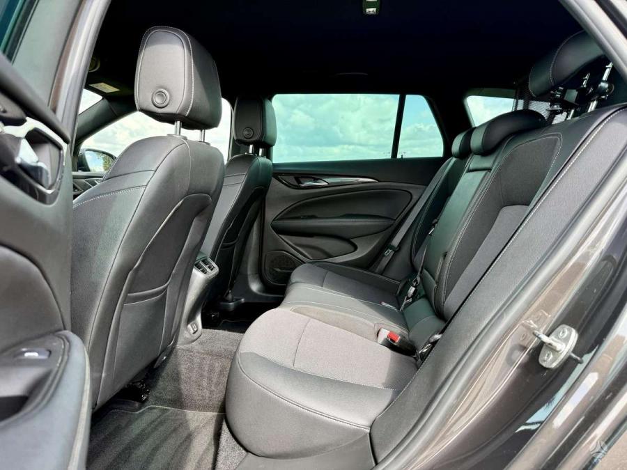 Grey Opel Insignia 2021 in Vilkaviskis, with an engine capacity of 1.96 L and mileage of 221 thousand km for 11500 €, photo 26 on AUTOMOTO.COM.LV