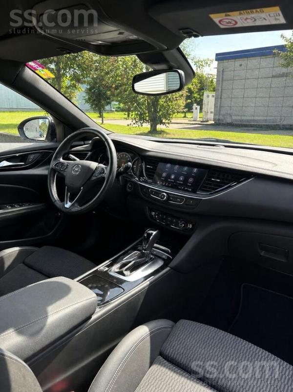 Grey Opel Insignia 2022 in Riga, with an engine capacity of 2.00 L and mileage of 165 thousand km for 13200 €, photo 6 on AUTOMOTO.COM.LV