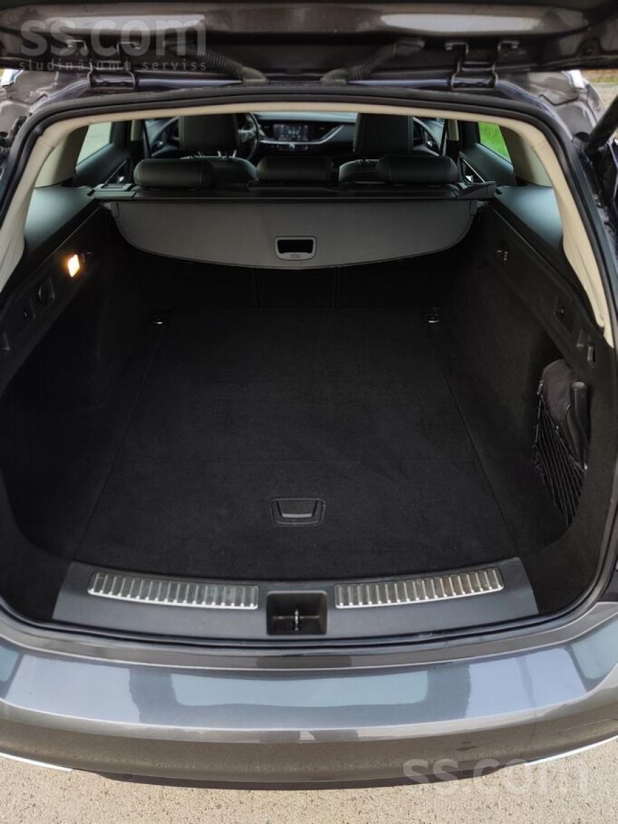 Grey Opel Insignia 2022 in Ogre, with an engine capacity of 2.00 L and mileage of 102 thousand km for 12500 €, photo 12 on AUTOMOTO.COM.LV