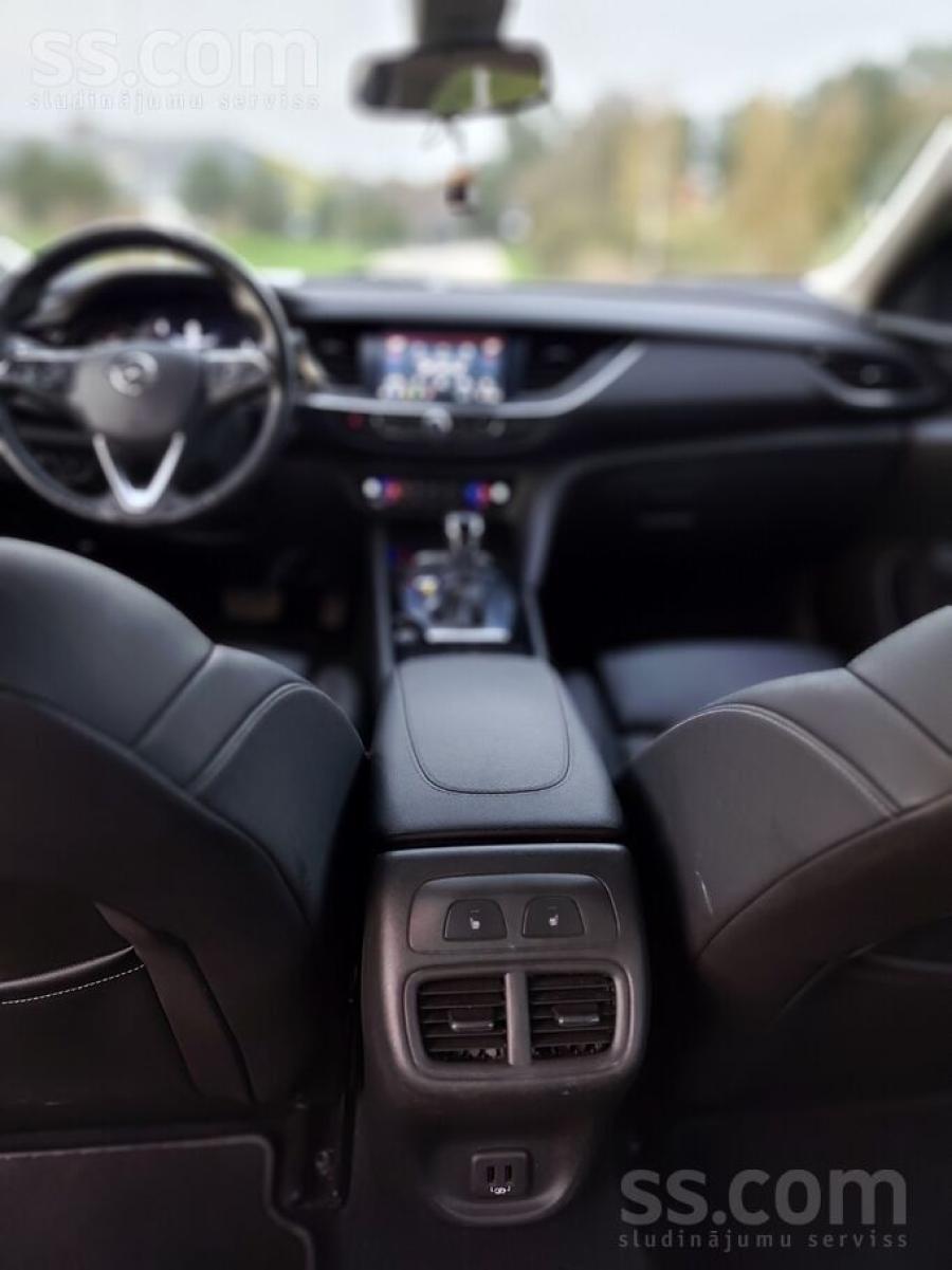 Grey Opel Insignia 2022 in Ogre, with an engine capacity of 2.00 L and mileage of 102 thousand km for 12500 €, photo 13 on AUTOMOTO.COM.LV