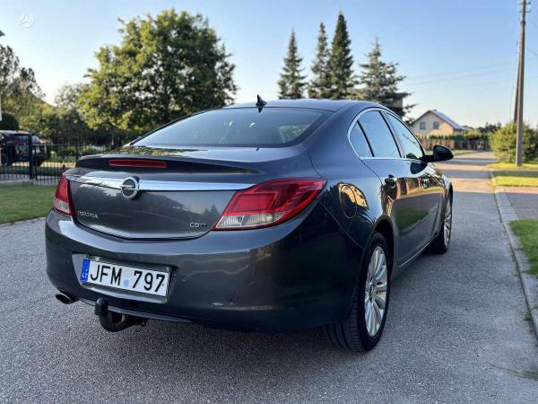 Opel Insignia 2008 in Mazeikiai, with an engine capacity of 1.96 L and mileage of 225 thousand km for 1950 €, photo 5 on AUTOMOTO.COM.LV