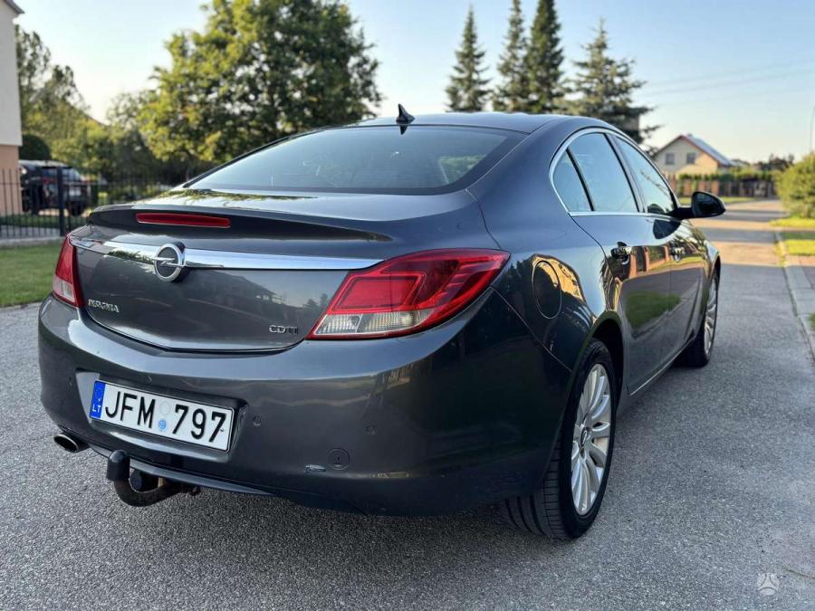 Opel Insignia 2008 in Mazeikiai, with an engine capacity of 1.96 L and mileage of 225 thousand km for 1950 €, photo 7 on AUTOMOTO.COM.LV