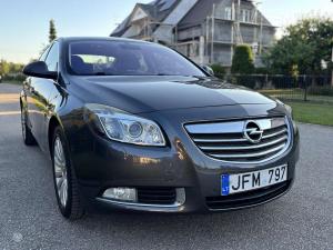 Opel Insignia 2008 in Mazeikiai, with an engine capacity of 1.96 L and mileage of 225 thousand km for 1950 €, photo 9 on AUTOMOTO.COM.LV
