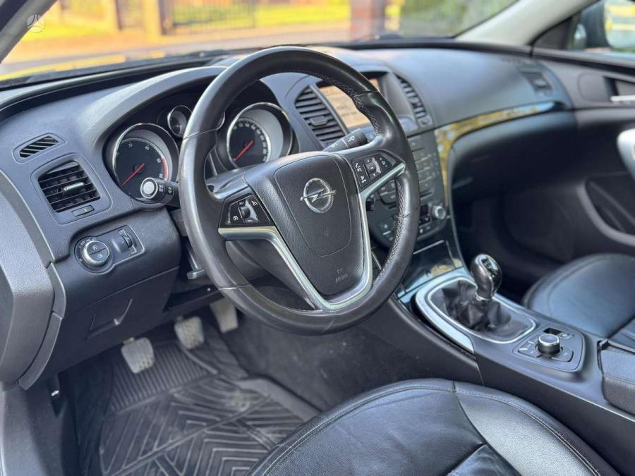 Opel Insignia 2008 in Mazeikiai, with an engine capacity of 1.96 L and mileage of 225 thousand km for 1950 €, photo 11 on AUTOMOTO.COM.LV