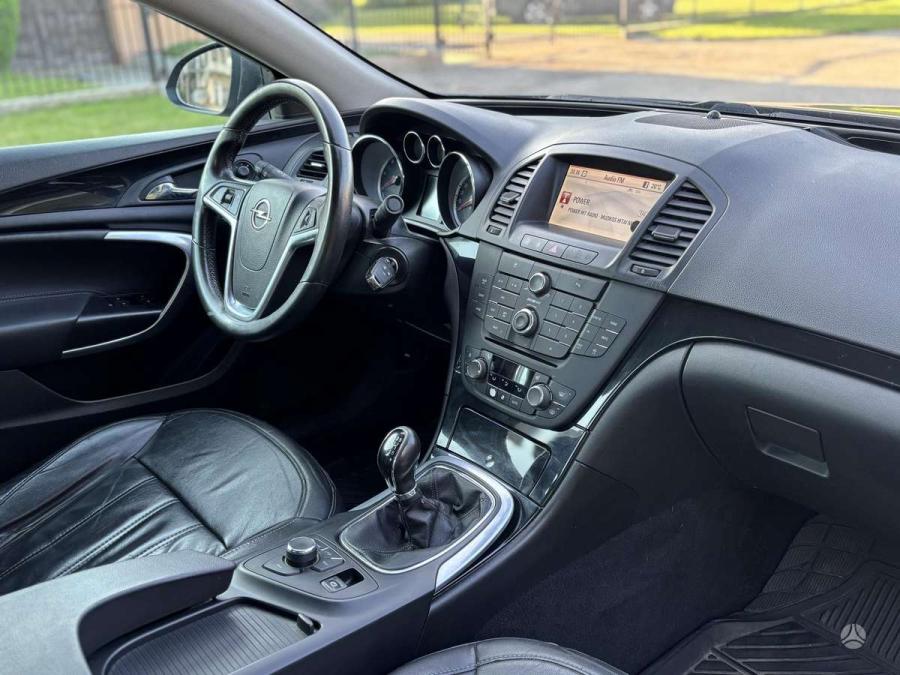 Opel Insignia 2008 in Mazeikiai, with an engine capacity of 1.96 L and mileage of 225 thousand km for 1950 €, photo 14 on AUTOMOTO.COM.LV