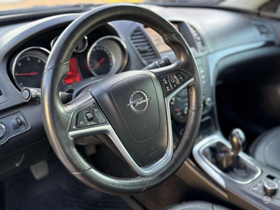 Opel Insignia 2008 in Mazeikiai, with an engine capacity of 1.96 L and mileage of 225 thousand km for 1950 €, photo 17 on AUTOMOTO.COM.LV