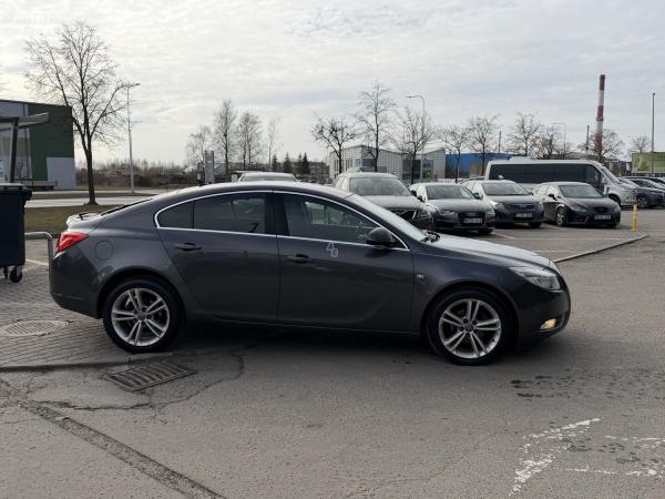 Opel Insignia 2010 in Siauliai, with an engine capacity of 2.00 L and mileage of 227 thousand km for 2350 €, photo 3 on AUTOMOTO.COM.LV