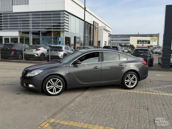 Opel Insignia 2010 in Siauliai, with an engine capacity of 2.00 L and mileage of 227 thousand km for 2350 €, photo 4 on AUTOMOTO.COM.LV