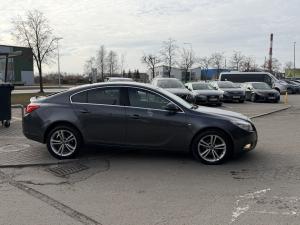 Opel Insignia 2010 in Siauliai, with an engine capacity of 2.00 L and mileage of 227 thousand km for 2350 €, photo 3 on AUTOMOTO.COM.LV