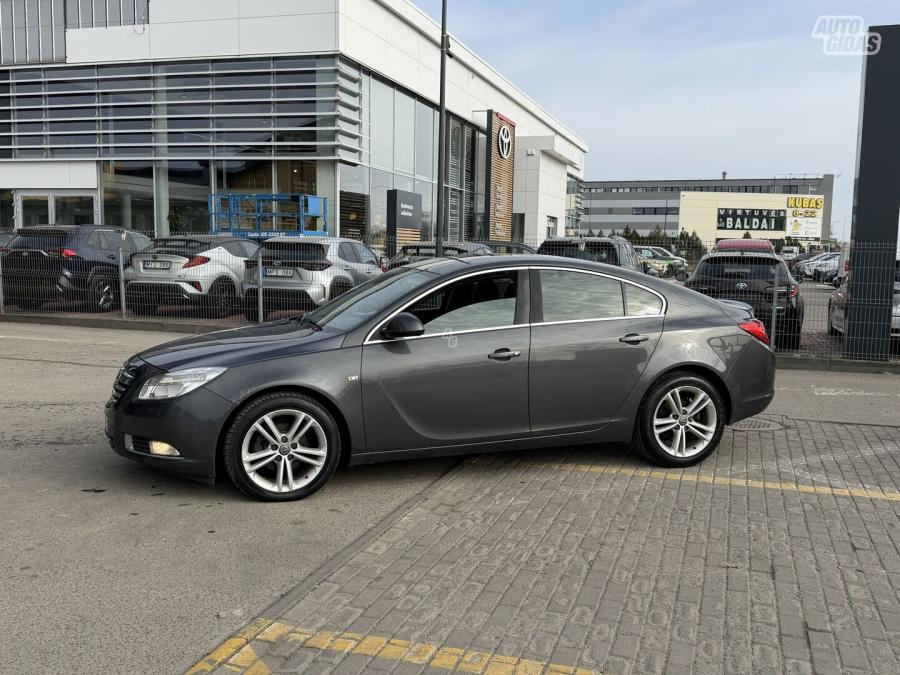 Opel Insignia 2010 in Siauliai, with an engine capacity of 2.00 L and mileage of 227 thousand km for 2350 €, photo 4 on AUTOMOTO.COM.LV