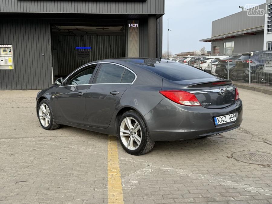 Opel Insignia 2010 in Siauliai, with an engine capacity of 2.00 L and mileage of 227 thousand km for 2350 €, photo 6 on AUTOMOTO.COM.LV