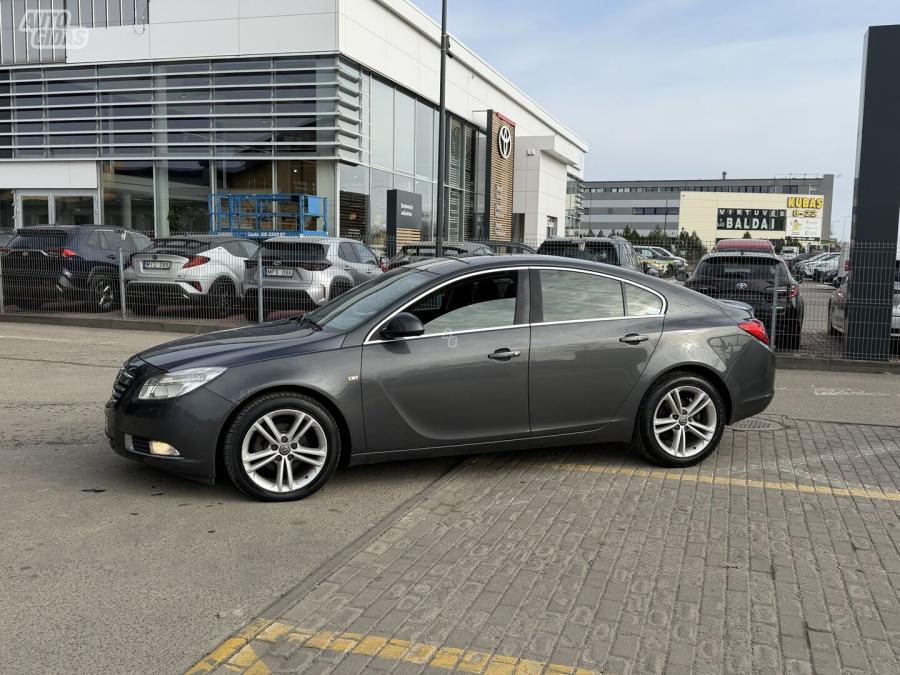 Opel Insignia 2010 in Siauliai, with an engine capacity of 2.00 L and mileage of 227 thousand km for 2350 €, photo 5 on AUTOMOTO.COM.LV