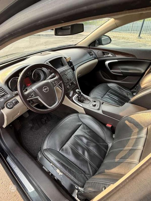 Opel Insignia 2010 in Plunge, with an engine capacity of 1.96 L and mileage of 300 thousand km for 1500 €, photo 6 on AUTOMOTO.COM.LV