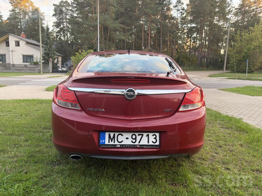 Opel Insignia 2010 Daugavpils, ar dzinēja tilpumu 2.00 L un nobraukumu 323 tūkst. km par 4500 €, foto 6 vietnē AUTOMOTO.COM.LV