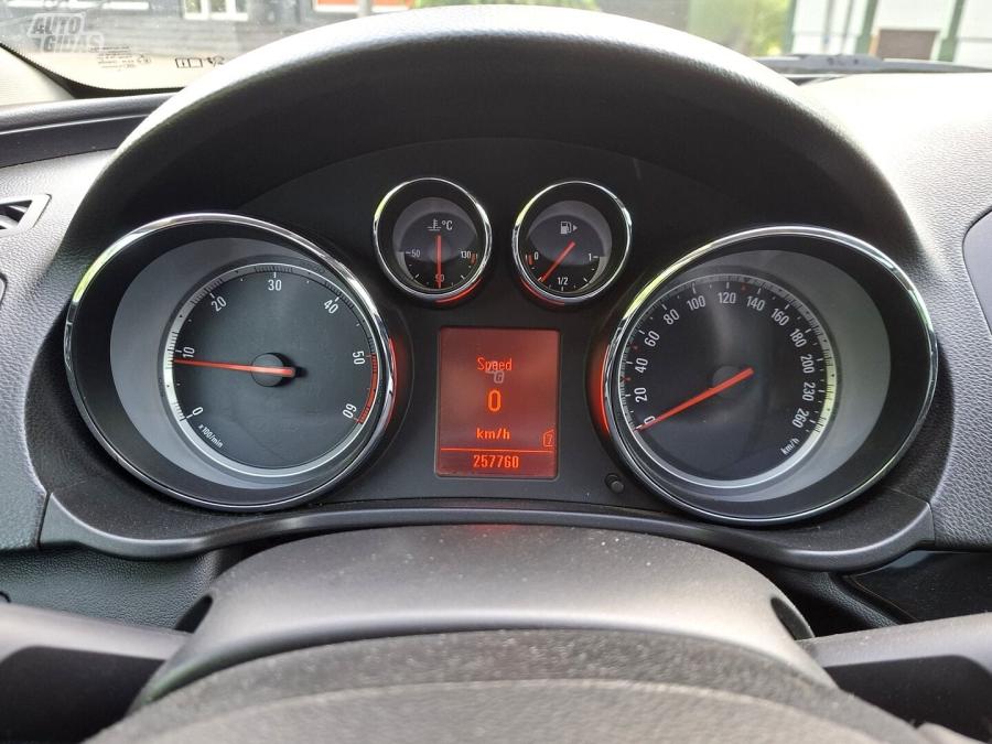 Opel Insignia 2011 in Siauliai, with an engine capacity of 2.00 L and mileage of 258 thousand km for 3000 €, photo 9 on AUTOMOTO.COM.LV