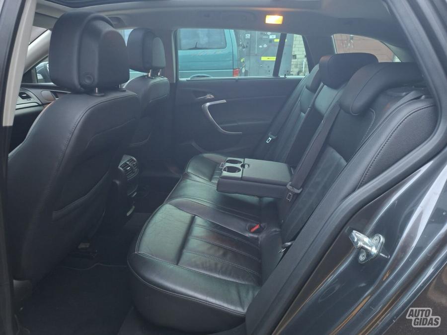 Opel Insignia 2011 in Siauliai, with an engine capacity of 2.00 L and mileage of 258 thousand km for 3000 €, photo 12 on AUTOMOTO.COM.LV