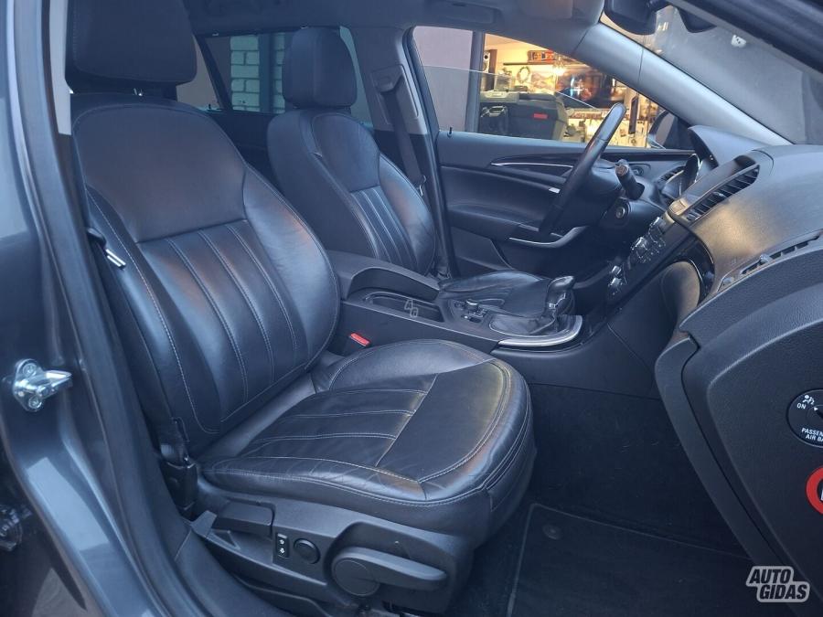 Opel Insignia 2011 in Siauliai, with an engine capacity of 2.00 L and mileage of 258 thousand km for 3000 €, photo 13 on AUTOMOTO.COM.LV