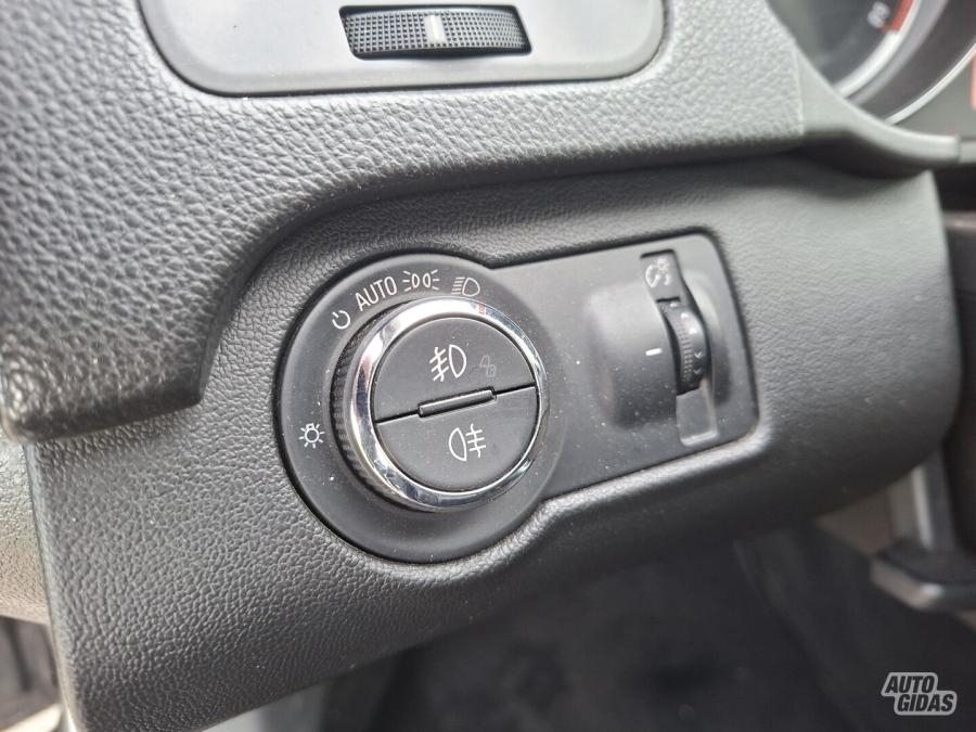 Opel Insignia 2011 in Siauliai, with an engine capacity of 2.00 L and mileage of 258 thousand km for 3000 €, photo 18 on AUTOMOTO.COM.LV