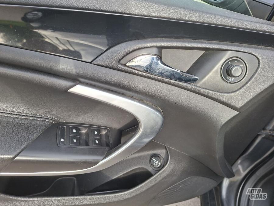 Opel Insignia 2011 in Siauliai, with an engine capacity of 2.00 L and mileage of 258 thousand km for 3000 €, photo 19 on AUTOMOTO.COM.LV