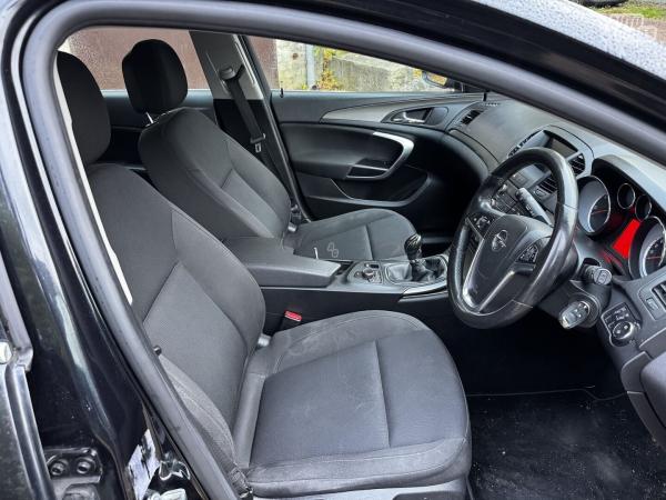 Opel Insignia 2012 in Siauliai, with an engine capacity of 2.00 L and mileage of 292 thousand km for 1050 €, photo 9 on AUTOMOTO.COM.LV