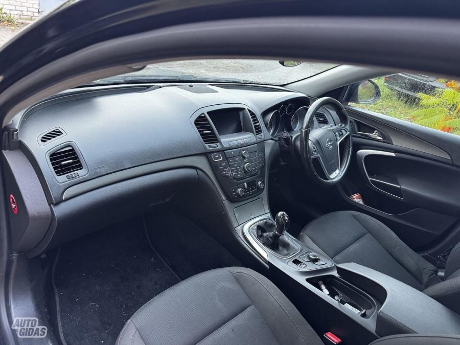 Opel Insignia 2012 in Siauliai, with an engine capacity of 2.00 L and mileage of 292 thousand km for 1050 €, photo 13 on AUTOMOTO.COM.LV