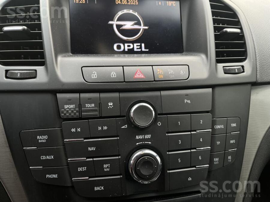 Opel Insignia 2013 in Jelgava, with an engine capacity of 2.00 L and mileage of 218 thousand km for 4500 €, photo 11 on AUTOMOTO.COM.LV