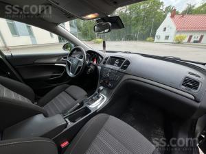 Opel Insignia 2013 in Jelgava, with an engine capacity of 2.00 L and mileage of 218 thousand km for 4500 €, photo 13 on AUTOMOTO.COM.LV