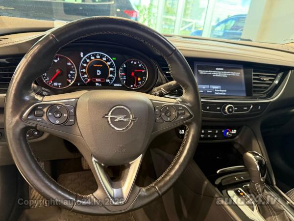 Opel Insignia 2018 in Tallinn, with an engine capacity of 1.50 L and mileage of 128 thousand km for 12990 €, photo 10 on AUTOMOTO.COM.LV