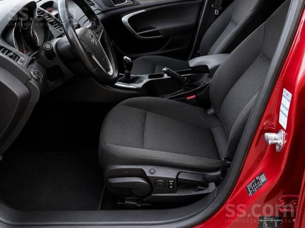 Red Opel Insignia 2011 in Riga, with an engine capacity of 1.60 L and mileage of 310 thousand km for 2550 €, photo 5 on AUTOMOTO.COM.LV