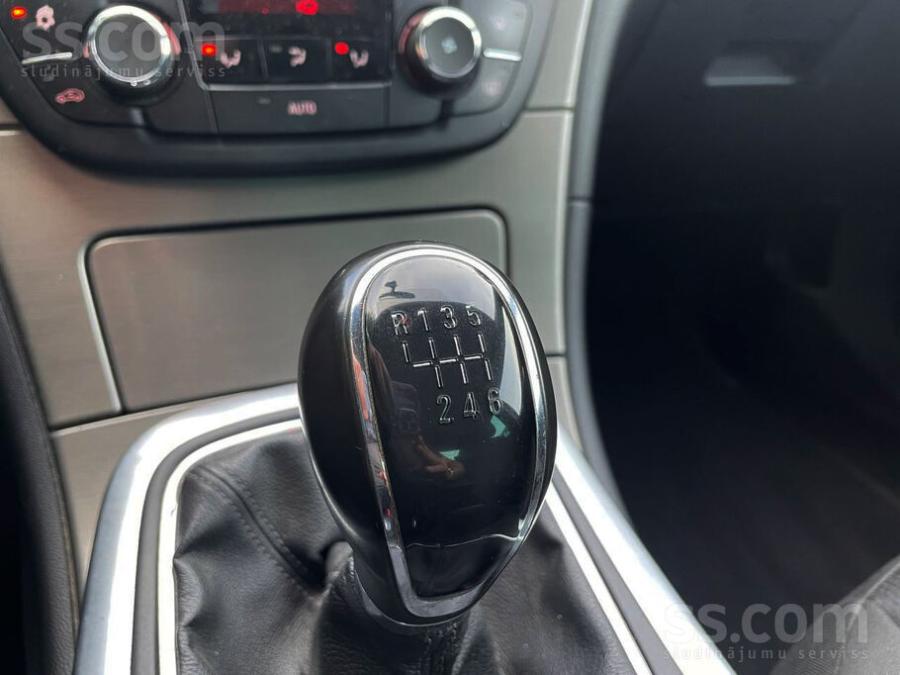 Sarkans Opel Insignia 2011 Rīga, ar dzinēja tilpumu 1.60 L un nobraukumu 310 tūkst. km par 2550 €, foto 10 vietnē AUTOMOTO.COM.LV