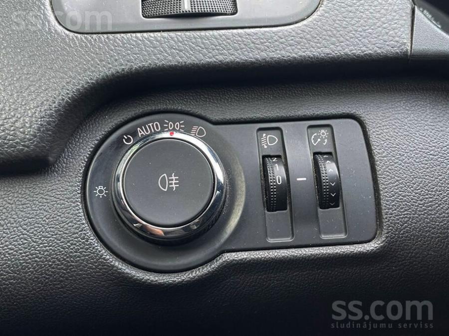 Sarkans Opel Insignia 2011 Rīga, ar dzinēja tilpumu 1.60 L un nobraukumu 310 tūkst. km par 2550 €, foto 11 vietnē AUTOMOTO.COM.LV