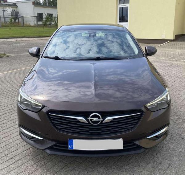 Red Opel Insignia 2017 in Vilnius, with an engine capacity of 1.60 L and mileage of 146 thousand km for 6900 €, photo 5 on AUTOMOTO.COM.LV