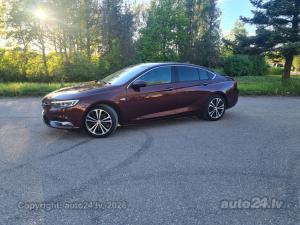 Red Opel Insignia 2018 in Tallinn, with an engine capacity of 1.50 L and mileage of 202 thousand km for 11990 €, photo 7 on AUTOMOTO.COM.LV