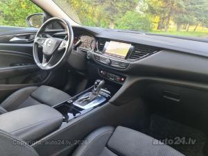 Red Opel Insignia 2018 in Tallinn, with an engine capacity of 1.50 L and mileage of 202 thousand km for 11990 €, photo 8 on AUTOMOTO.COM.LV