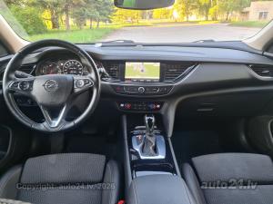 Red Opel Insignia 2018 in Tallinn, with an engine capacity of 1.50 L and mileage of 202 thousand km for 11990 €, photo 9 on AUTOMOTO.COM.LV