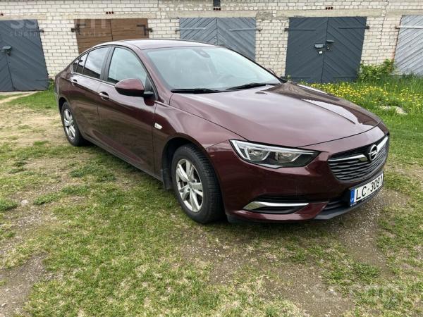 Red Opel Insignia 2018 in Aizkraukle, with an engine capacity of 1.50 L and mileage of 114 thousand km for 11000 €, photo 3 on AUTOMOTO.COM.LV