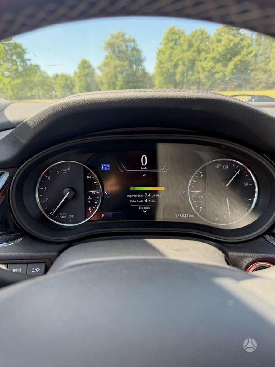 Red Opel Insignia 2019 in Mazeikiai, with an engine capacity of 1.96 L and mileage of 166 thousand km for 14500 €, photo 5 on AUTOMOTO.COM.LV