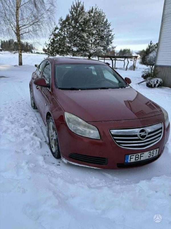 Red Opel Insignia 2010 in Klaipeda, with an engine capacity of 1.96 L and mileage of 280 thousand km for 2000 €, photo 1 on AUTOMOTO.COM.LV